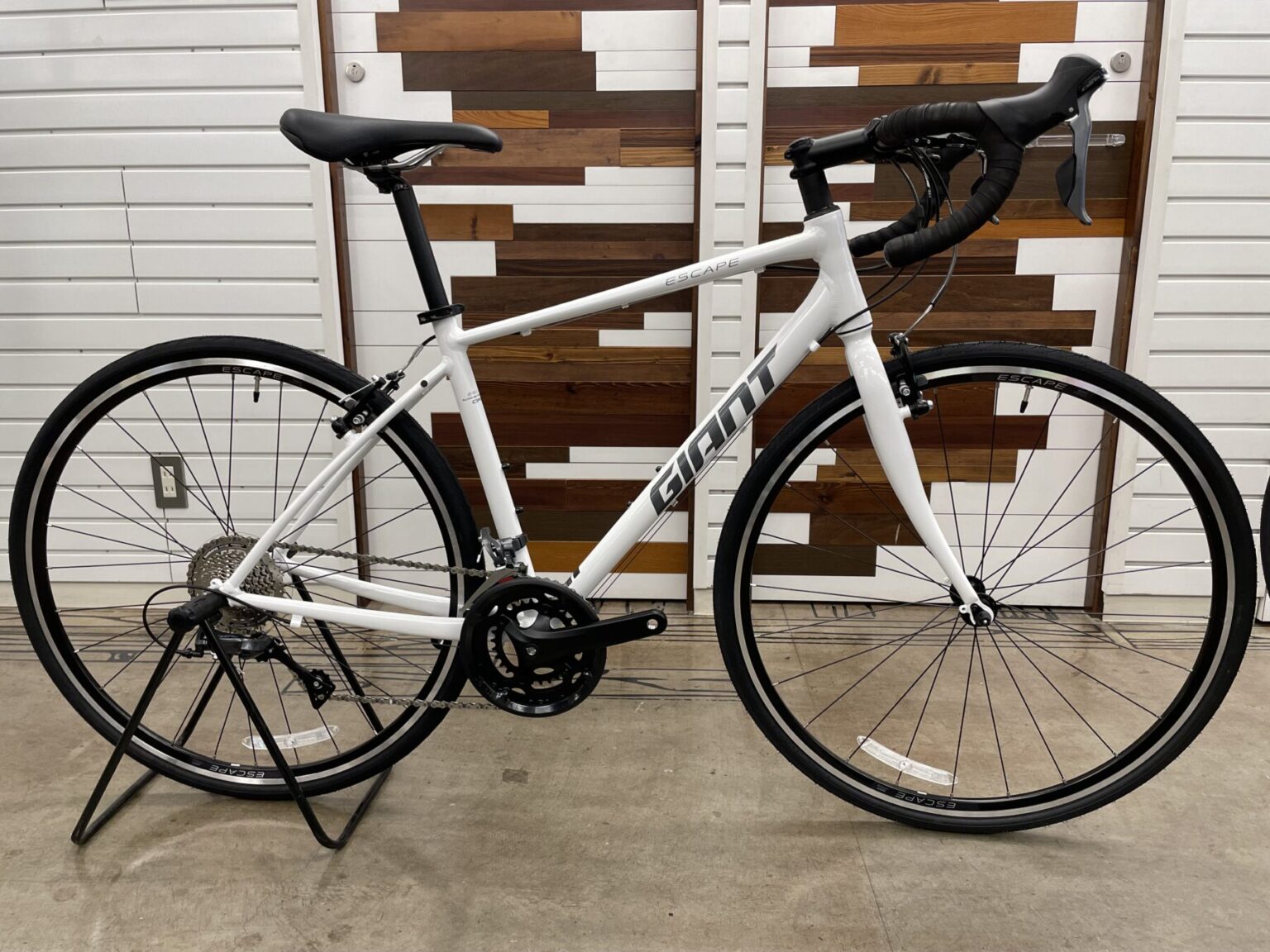 GIANT エスケープ R DROP 入荷しました！｜バイク・自転車の購入修理ならハヤサカサイクル