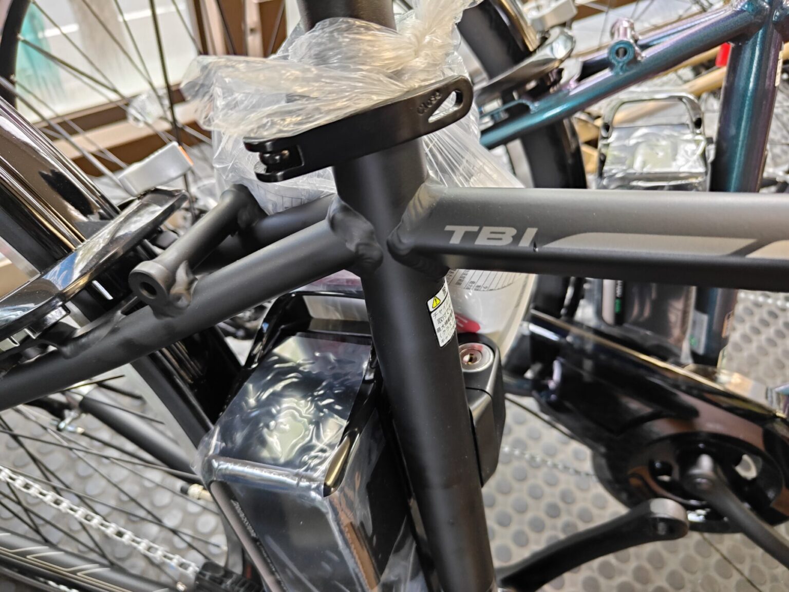 電動クロスバイク【ブリヂストン TB1e】新色3台展示中です！｜バイク・自転車の購入修理ならハヤサカサイクル